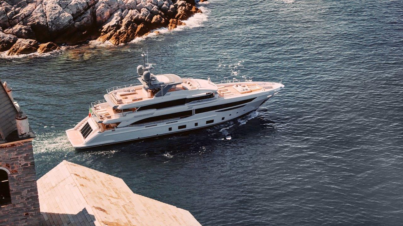 Yacht INK, Benetti | CHARTERWORLD Luxury Superyacht Charters